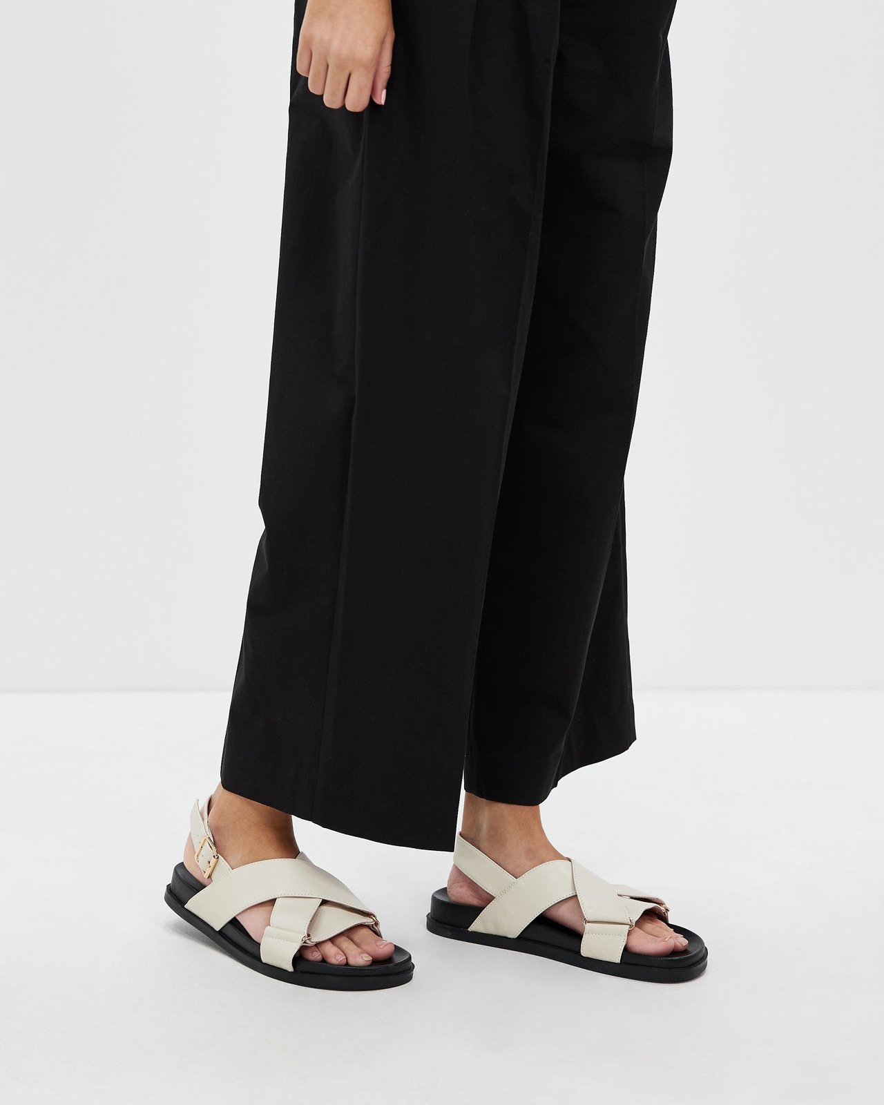 Aere Crossover Leather Footbed Sandals Airrobe