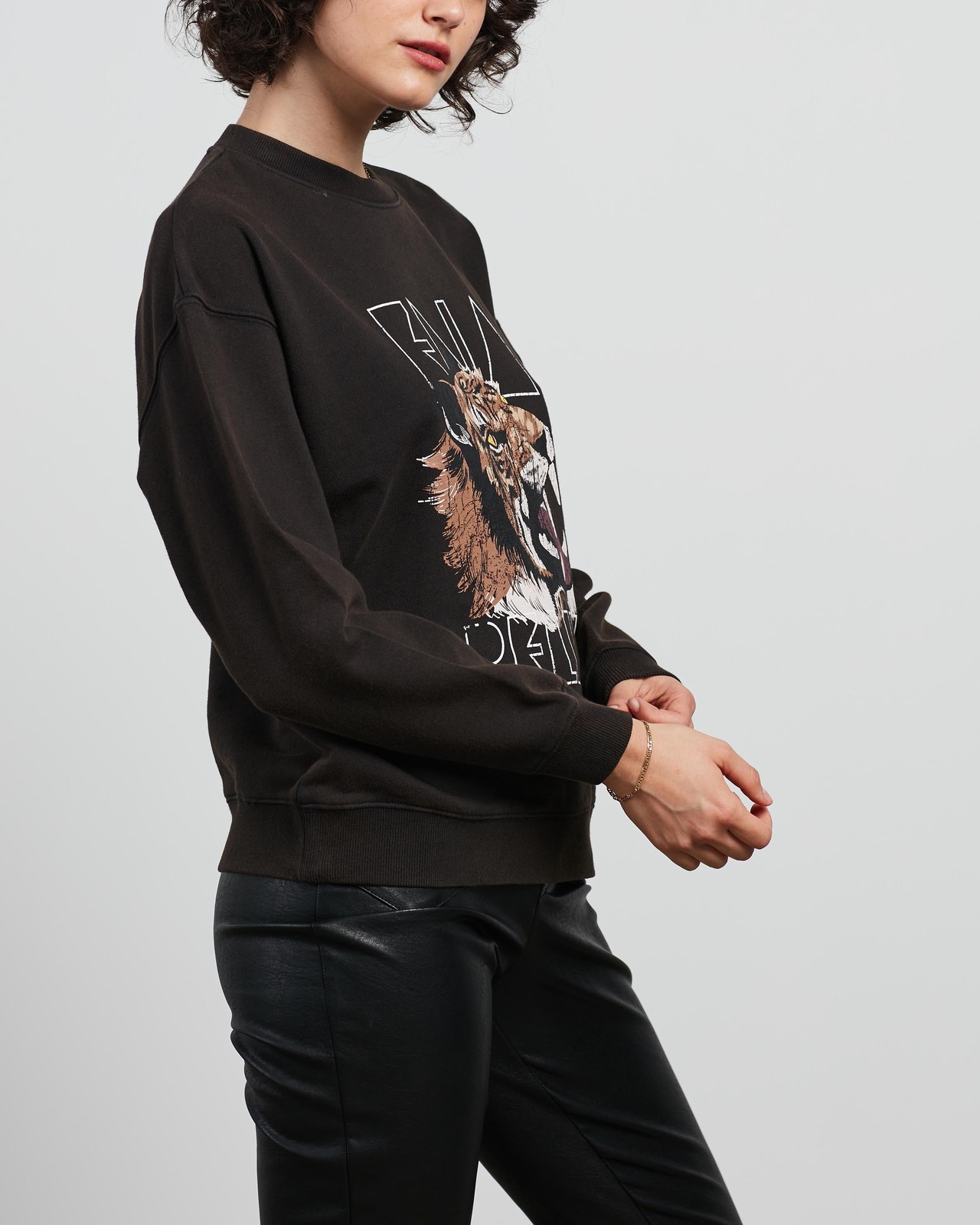 Wilderness Sweatshirt - AirRobe