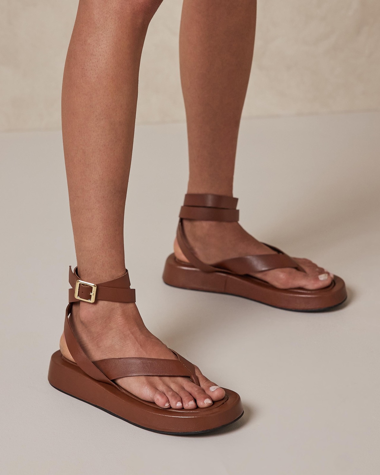 Aere Ankle Strap Leather Thong Sandals Airrobe