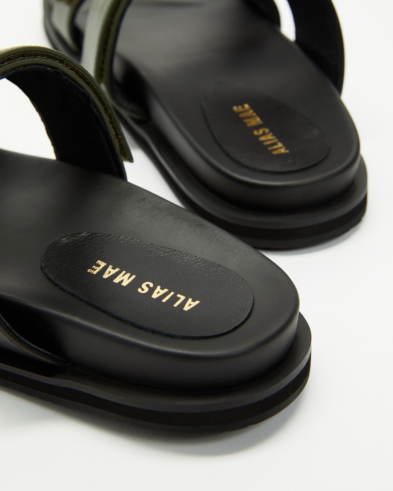 Alias Mae Pacey - AirRobe