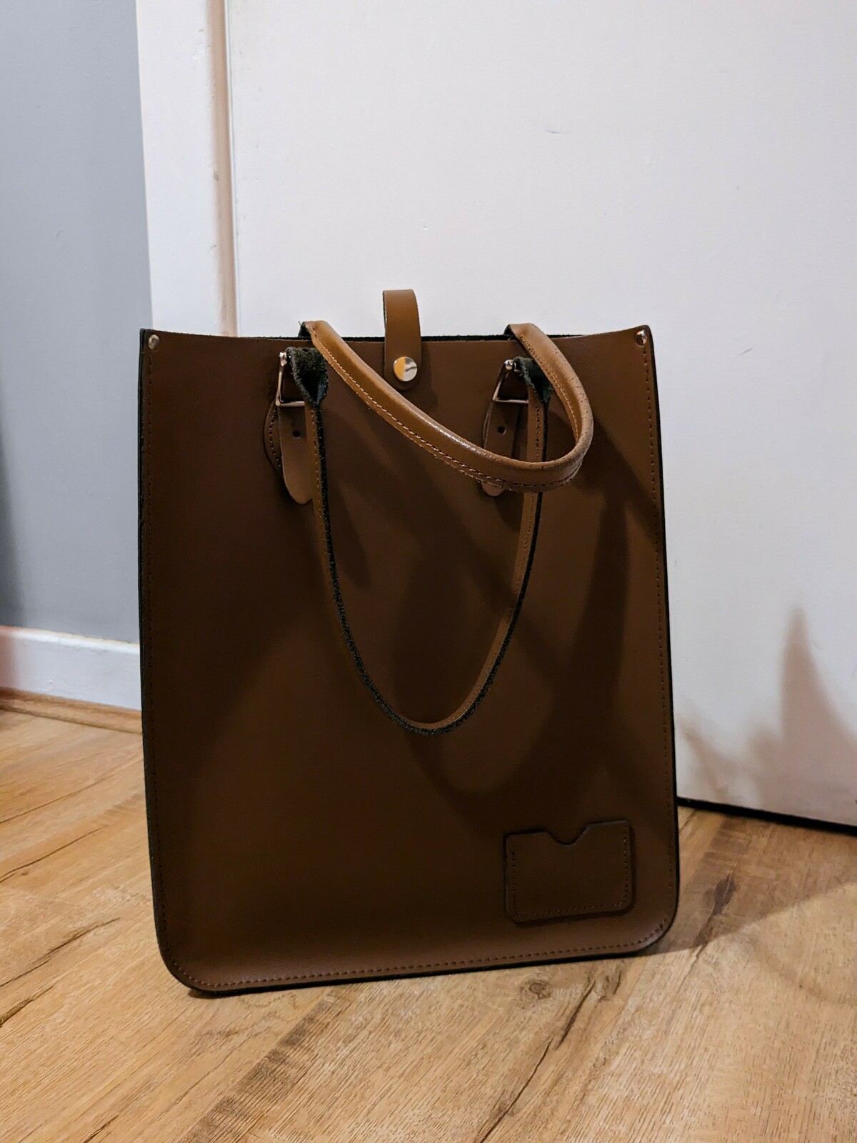 The Leather Satchel Co Portrait Leather Tote Bag - AirRobe