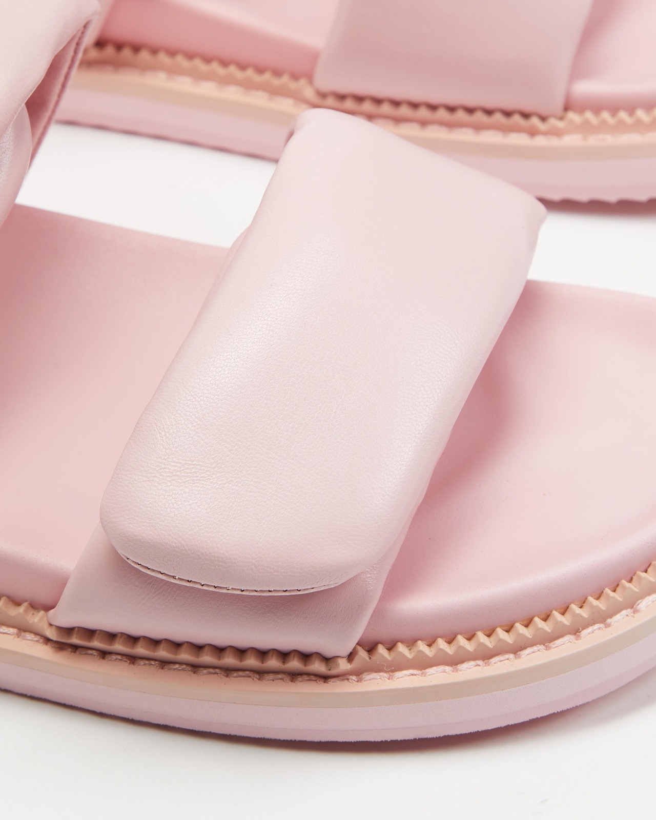 Alias Mae Parlo - AirRobe